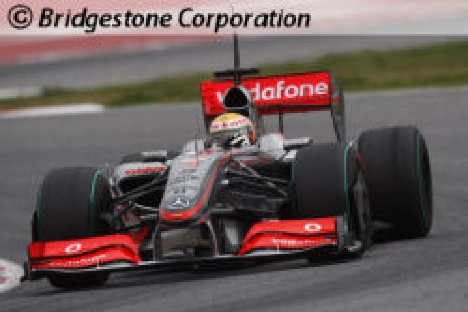 Free Practice 1: The Grand Return of Lewis Hamilton! - Motorsinside English
