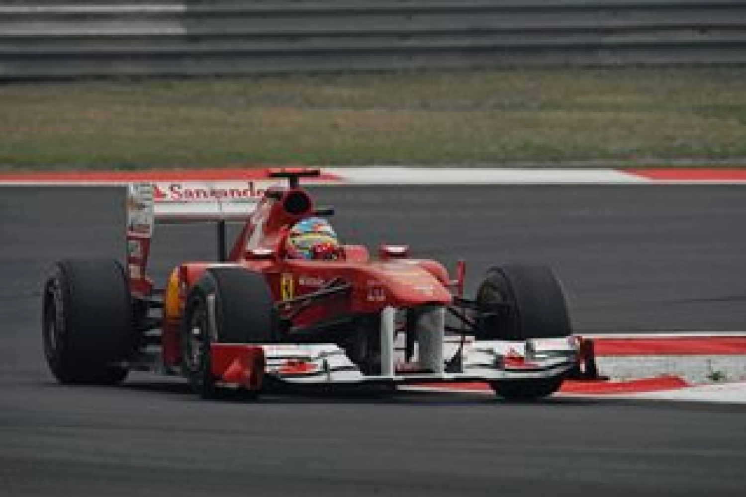 A revised front wing for Ferrari in Abu Dhabi - Motorsinside English