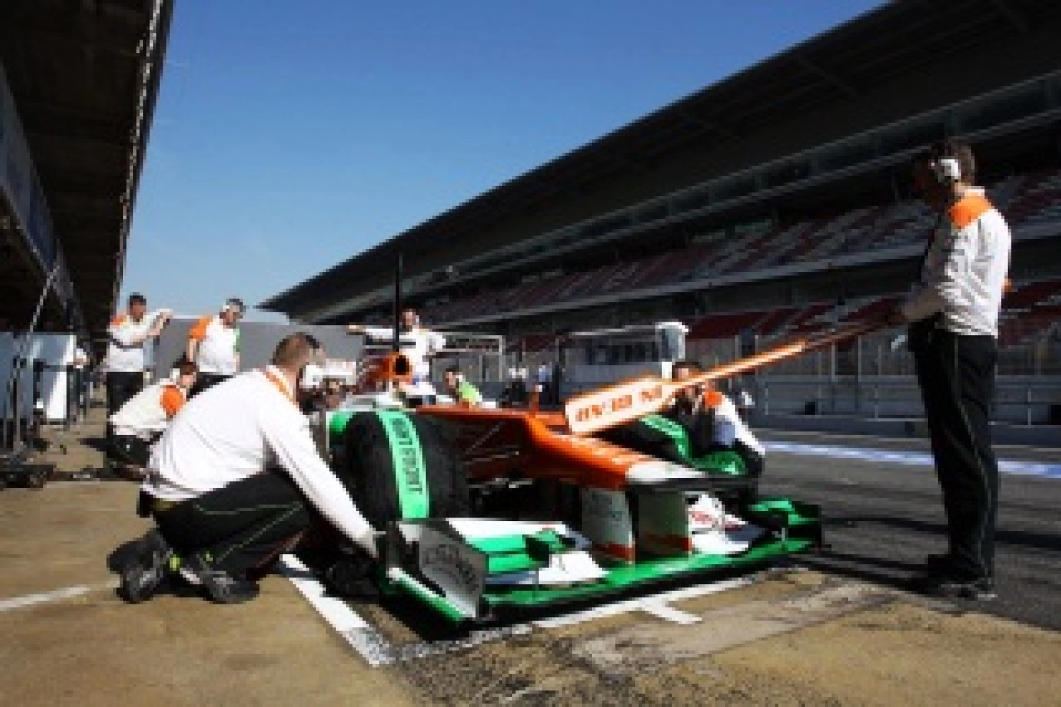 Pit lane speed reduced to 60 km/h, even during the race? - Motorsinside ...