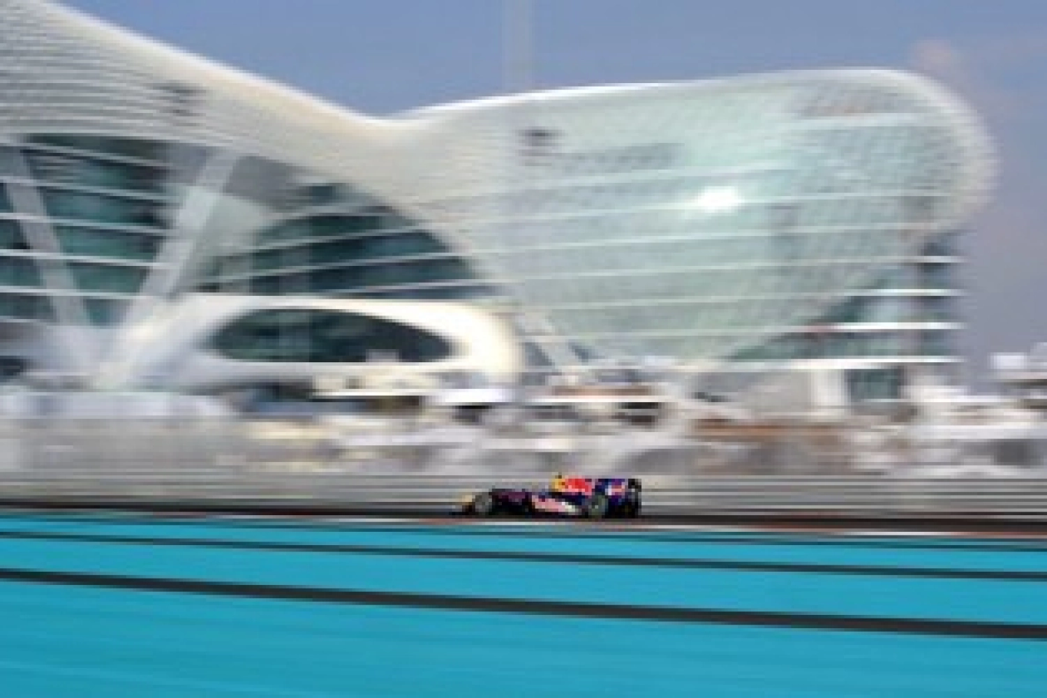 McLaren and Red Bull unveil their drivers for the Abu Dhabi test ...