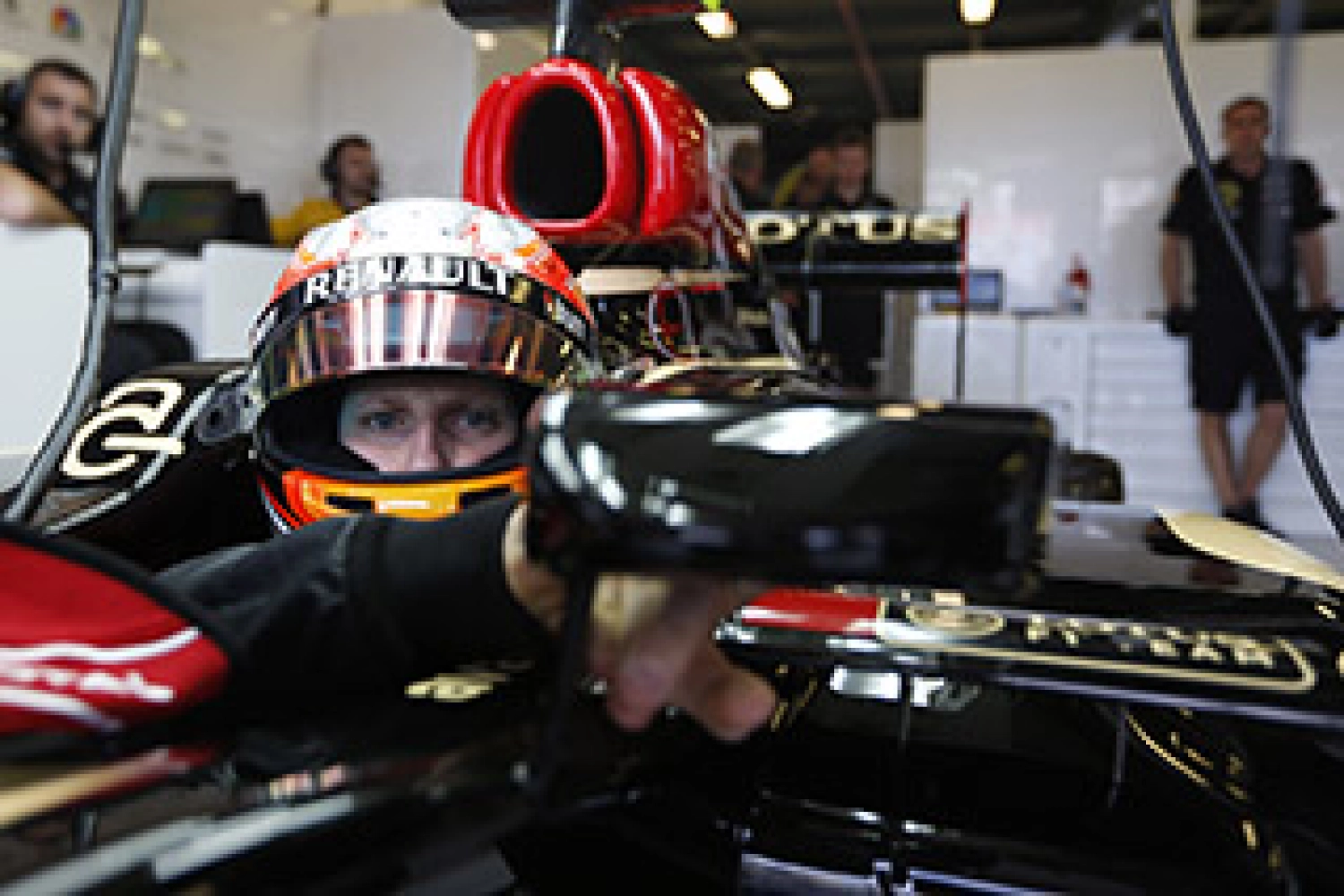 Abu Dhabi - Free Practice 1: Romain Grosjean on the edge - Motorsinside ...