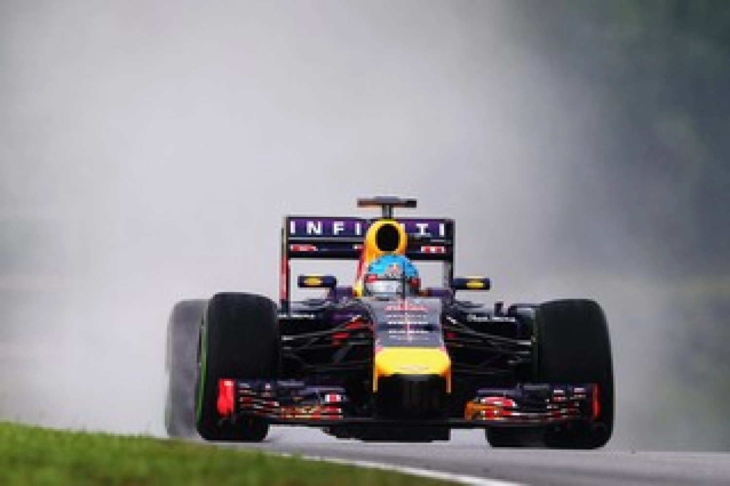 Great Britain - Free Practice 3: Sebastian Vettel and Red Bull dance in ...