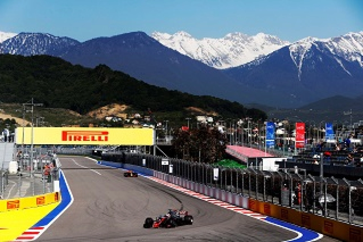 Romain Grosjean, plagued by eternal brake problems with his Haas ...