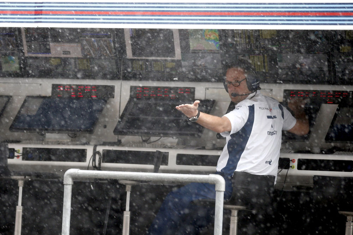 France - Free Practice 3: Three laps and that's all, the rain ...