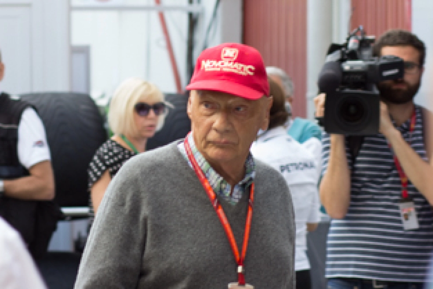 Niki Lauda leaves the hospital after his lung transplant - Motorsinside ...