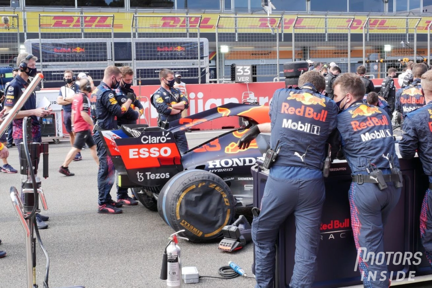 Innovation: opening of the Red Bull engine hood in the photo ...