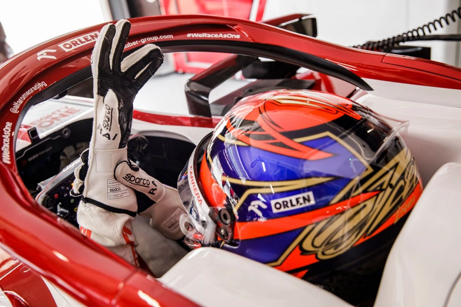 The FIA gives the green light to the new fireproof gloves in F1 ...