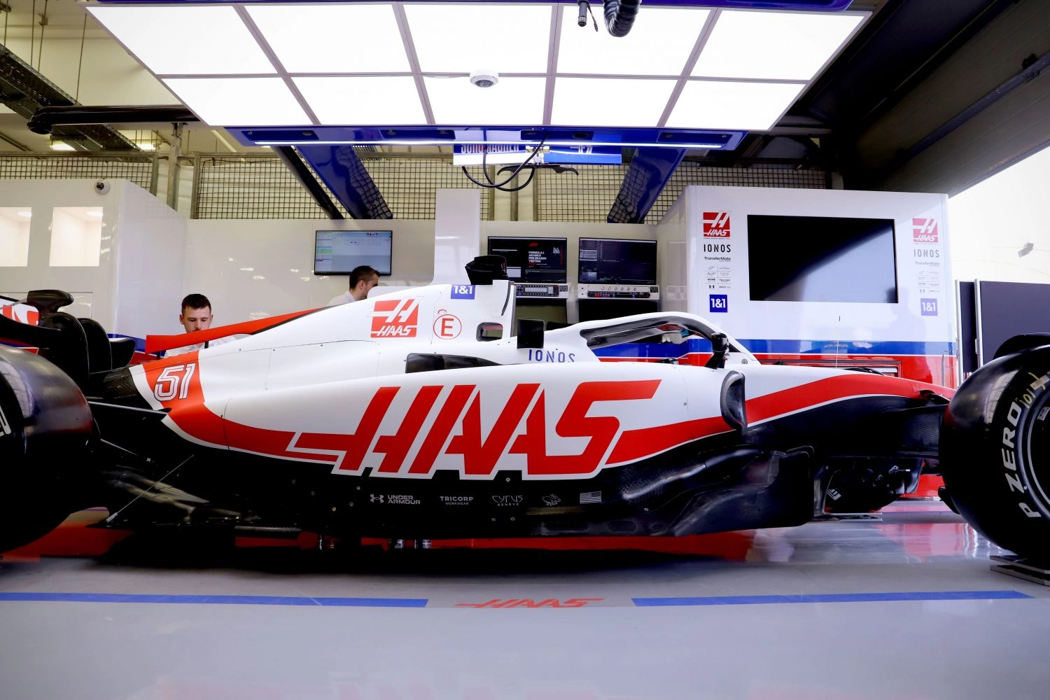Haas unveils its restyled livery for 2022 - Motorsinside English
