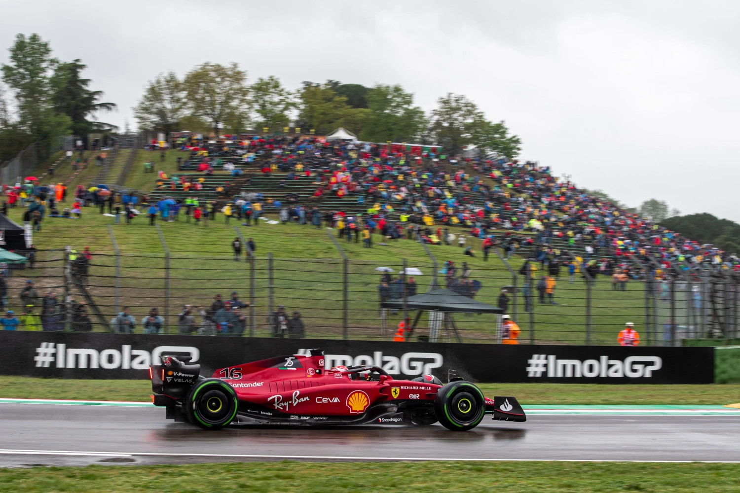 Flooded F2 Paddock, access prohibited, the situation worsens in Imola ...