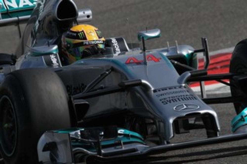 Saturday: Hamilton claims pole for Mercedes, Rosberg in the top 3 - News F1