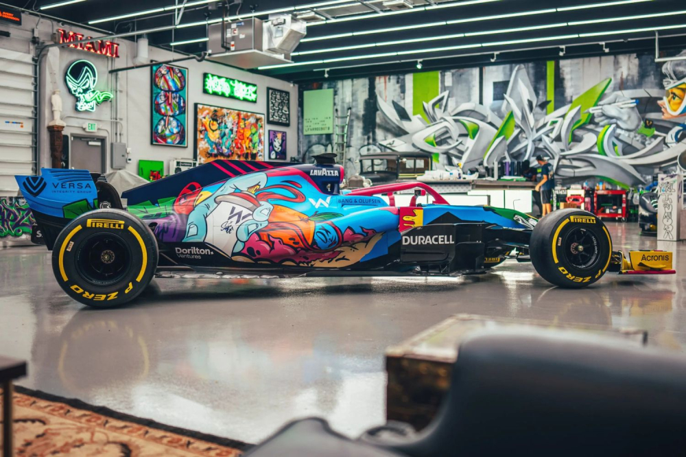 F1. Williams unveils an artistic livery painted in graffiti by Surge