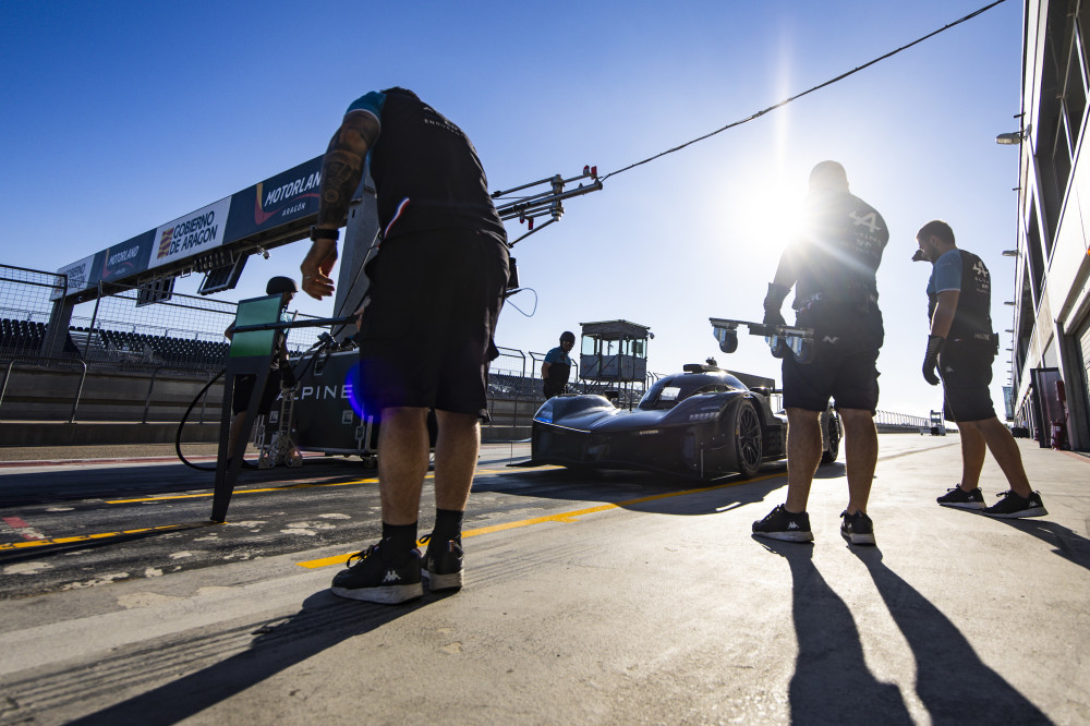 WEC. Alpine dresses in blue at Jerez