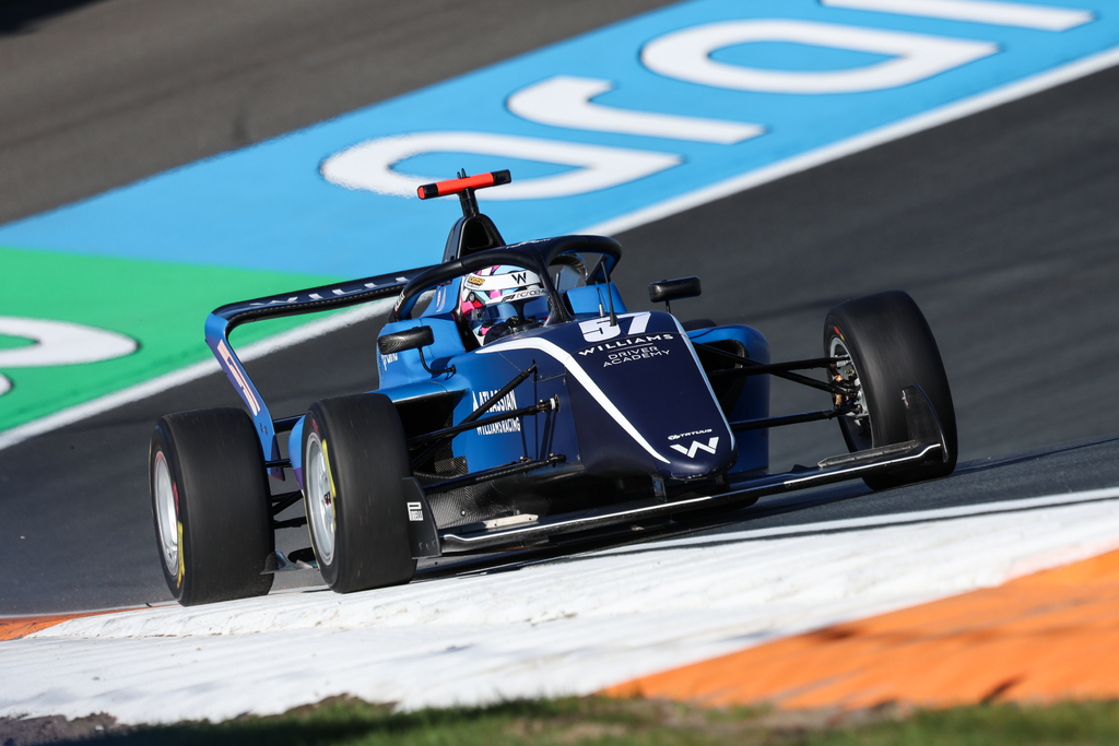 F1 Academy – Course 1 : Lia Block remporte sa première victoire à Singapour